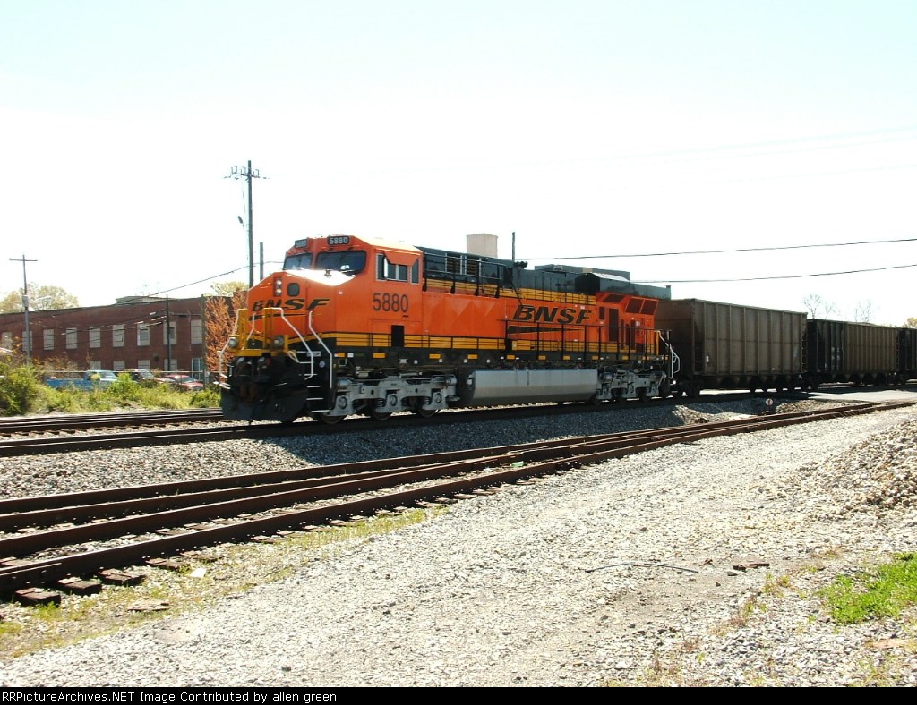 BNSF 5880